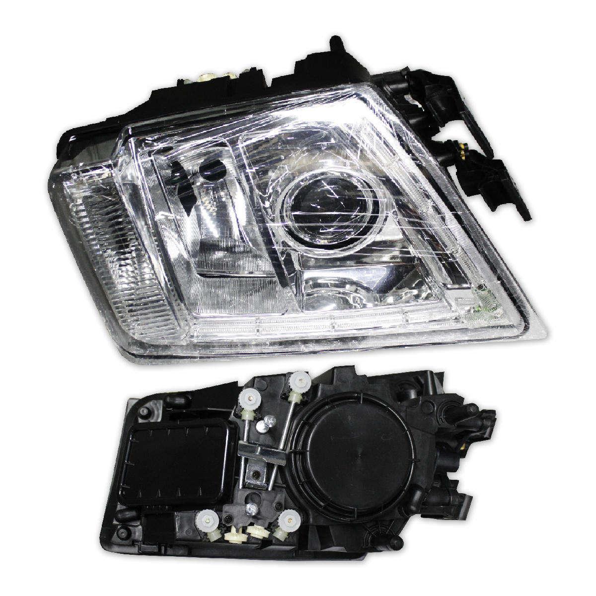 FAROL VOLVO FH 2010 PRINCIPAL LADO ESQUERDO - SOLUPARTS :: 4018003 - 318074