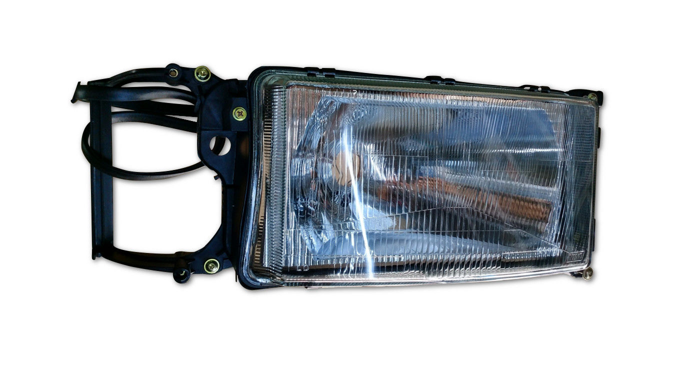 FAROL SCANIA SERIE4 LADO ESQUERDO - LEFS :: S1467000 - 378623